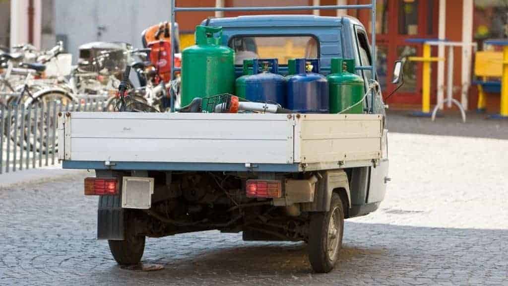 Gas cylinder handling: 7 safety tips and tools for 2026